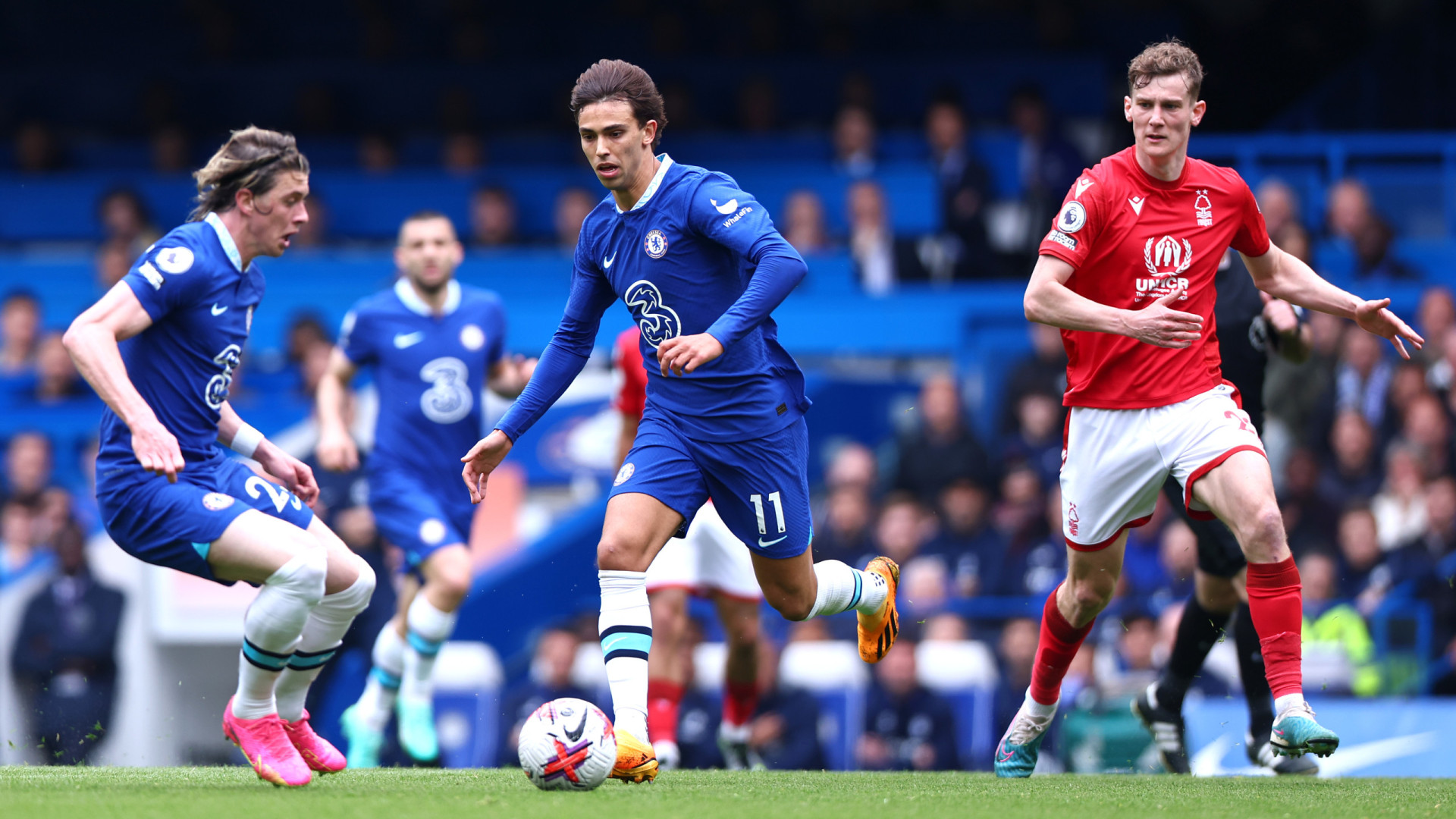 เดอะบลูส์ พร้อมแนบ 2 แข้งสลับขั้วสอย เฟลิกซ์ ถาวร - bk8 epl