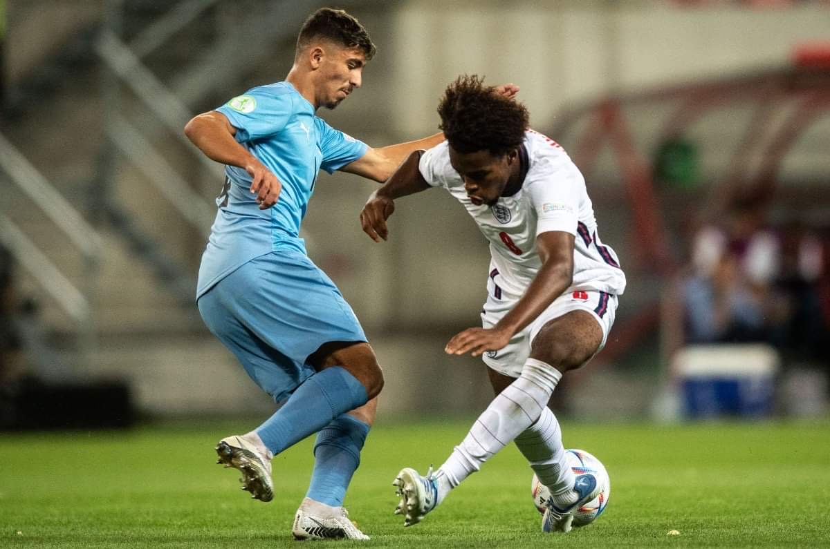 อดีตกลาง วิลล่า ตั้งเป้าแทรกขึ้นตัวจริง สิงห์ ซีซั่นนี้ - bk8 epl